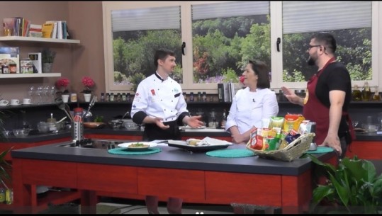 Receta e ditës - Role me drithra dhe hurma arabie + kërpudha me kos ...