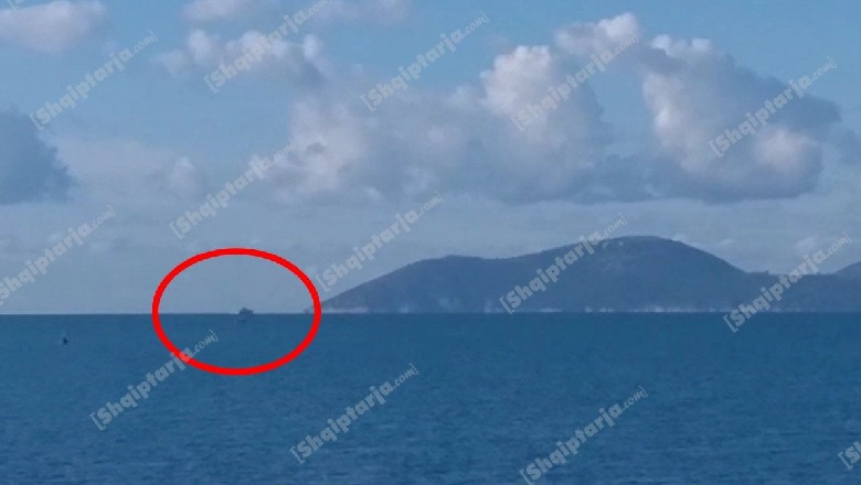 Veliera me flamur italian ngec në Triport të Vlorës, Roja Bregdetare ...