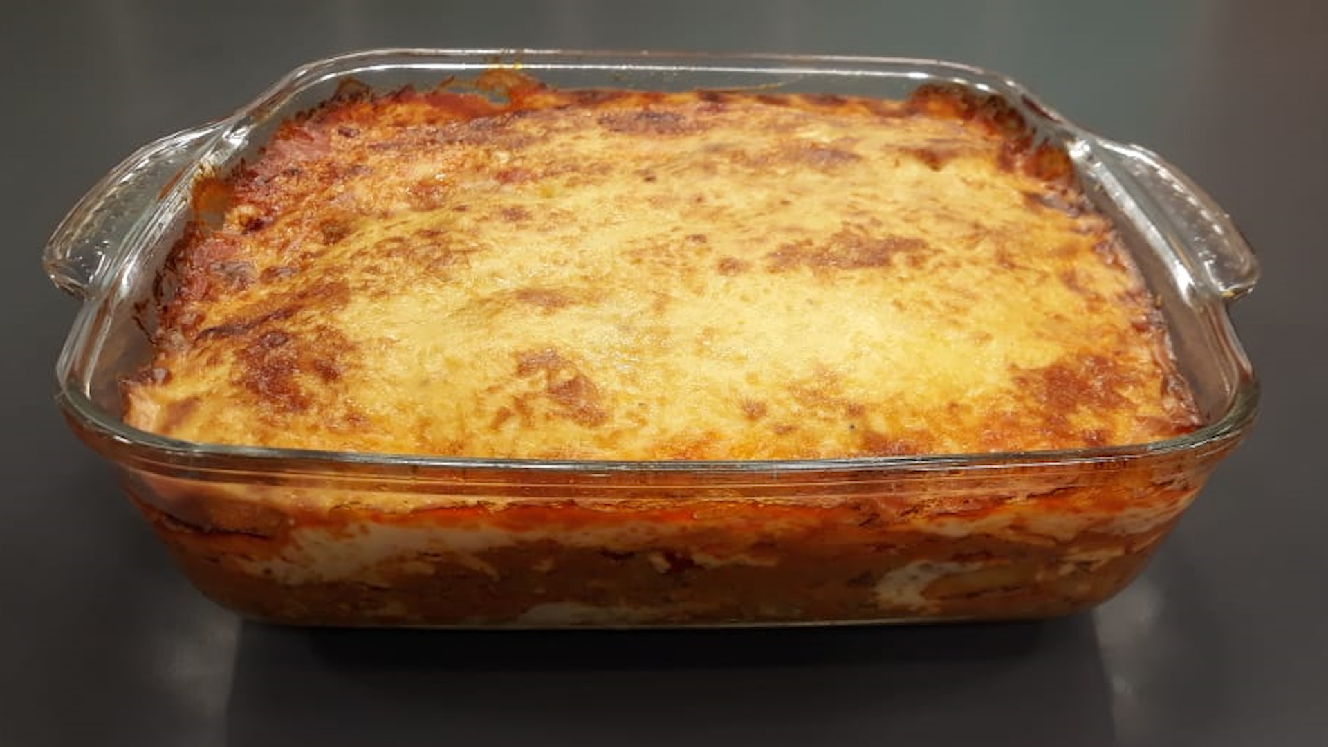 Të gatuajmë me zonjën Vjollca/ Bullgur kokërrmadh me bajame dhe Musaka ...