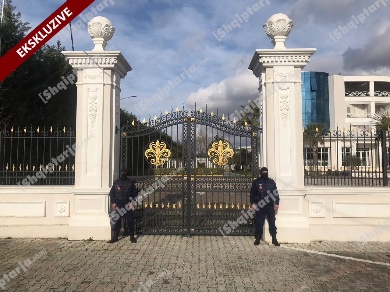 'Preja' e parë emergjente e Anti-KÇK-së kompleksi 'Golden' i Altin ...