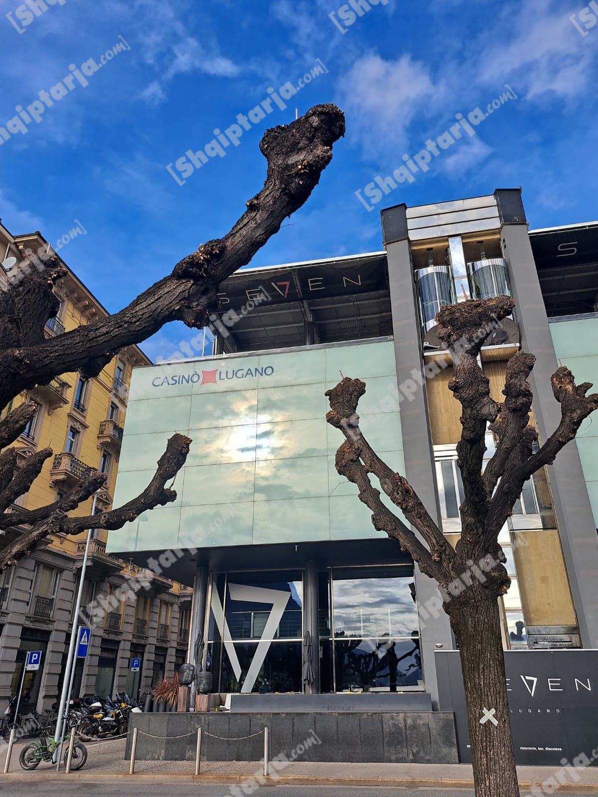 Gazetari Doçi: Arben Ahmetajn e kanë parë në një kazino në Lugano të ...