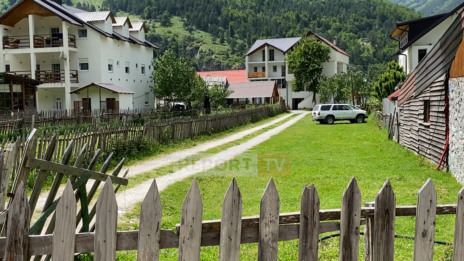 SPECIALE/ Të gjithë flamujt e ngritur në Luginën e Valbonës, pikëtakimi ...