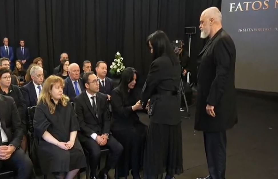 LIVE TV- Lamtumirë Fatos Nano, krerët e shtetit dhe politikës homazhe ...